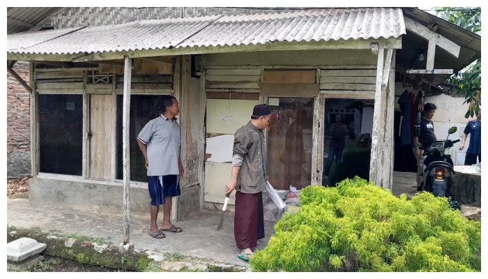 Seorang Warga Pandeglang Hidup di bawah Garis Kemiskinan – BANTENTV.COM Seorang Warga Pandeglang Hidup di bawah Garis Kemiskinan – BANTENTV.COM