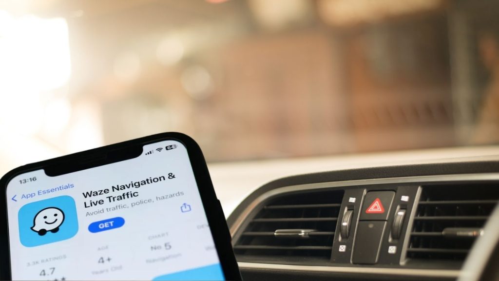 Pengguna Waze Kini Bisa Melihat Lampu Lalu Lintas Langsung di Peta